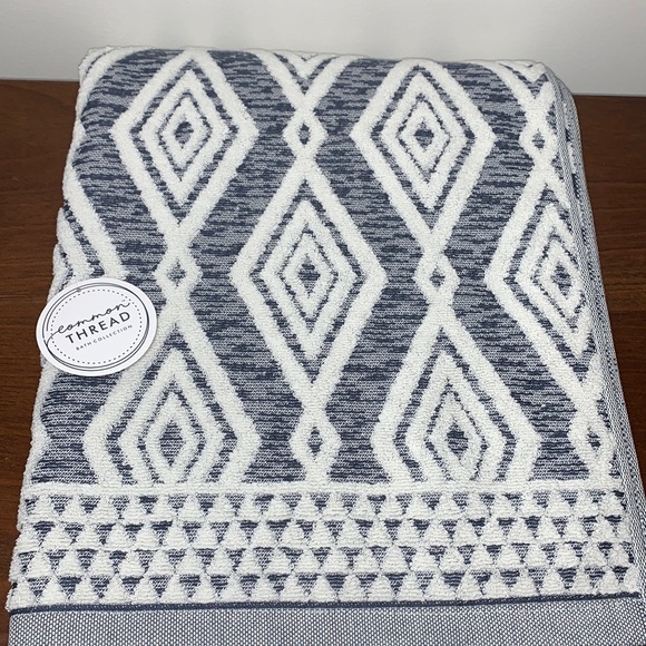 Common Thread | Bath | Common Thread 0 Cotton Bath Towel 27 X 51 | Poshmark